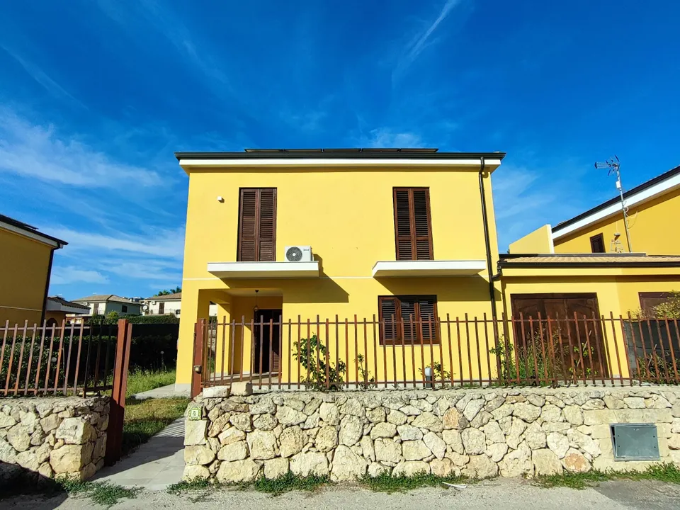 Portion of two-family villa in the tremmilia area in Siracusa for sale ...